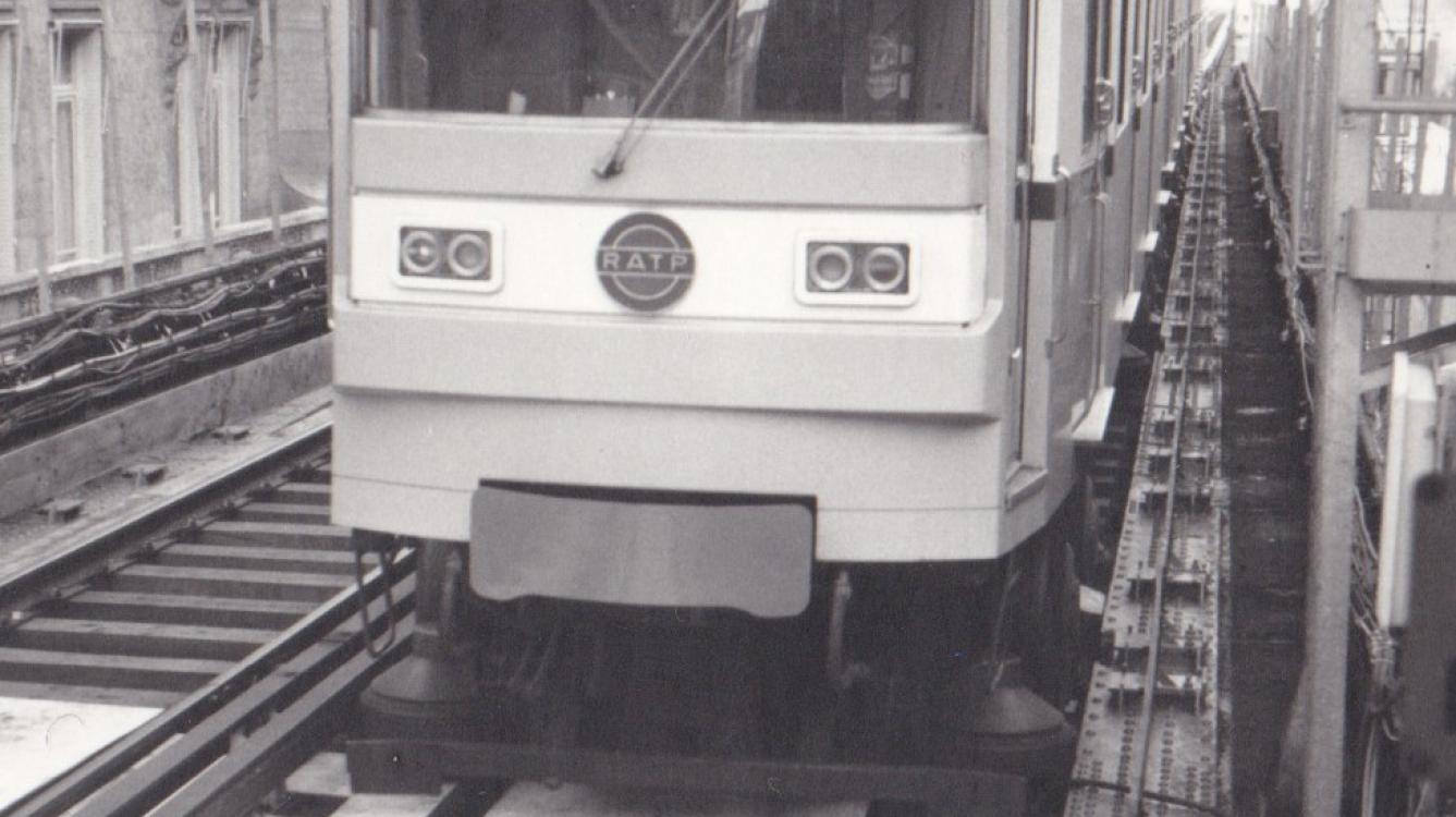 Quand le métro sur pneu roule sur voie non equipée (1979) | FACS