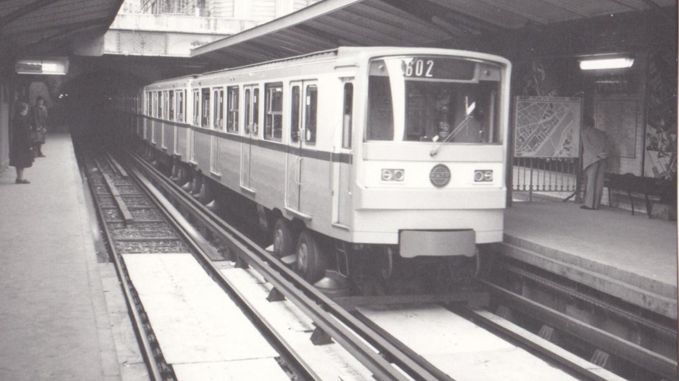 Quand le métro sur pneu roule sur voie non equipée (1979) | FACS